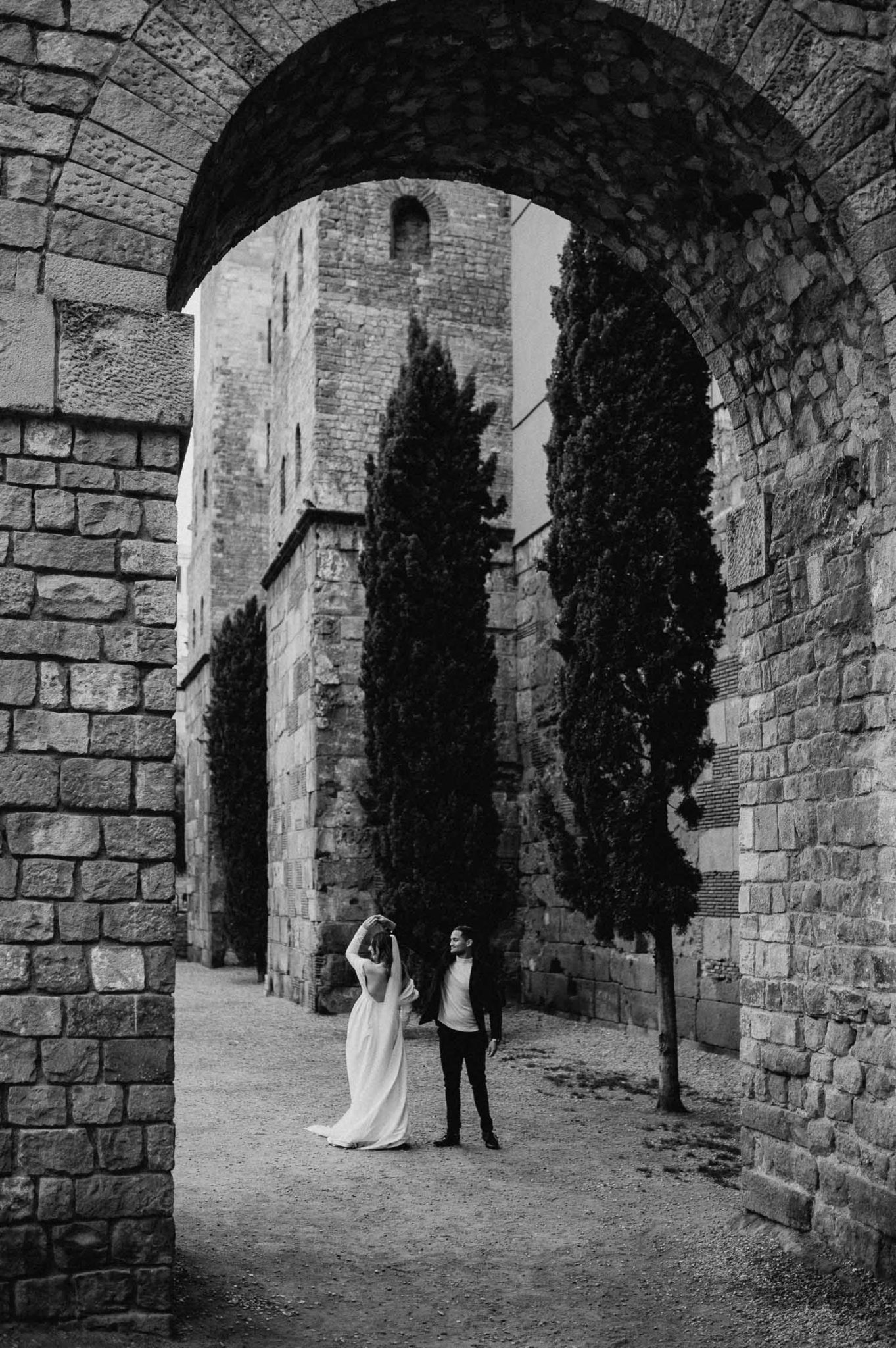 Kristina and Nevin - Barcelona City Elopement Inspiration - Laura ...